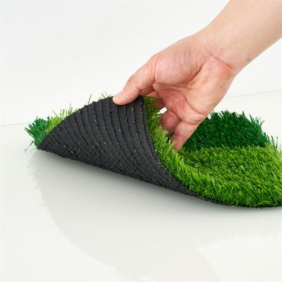 Cina L'erba artificiale del tappeto erboso del golf sintetico del campo sportivo si inverdisce 1m x 4m 11000D in vendita