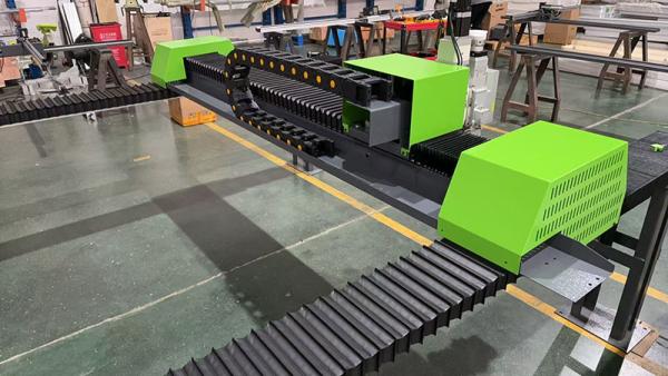 Quality 1500W CNC Fiber Laser Cutting Machine AutoCAD Compatible 1500-3000mm Laser for sale