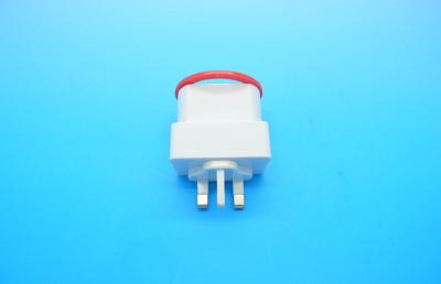 中国 イギリスのプラグ Fcc は 15 携帯電話のための一定した現在のポータブル Usb の充電器を部品 販売のため