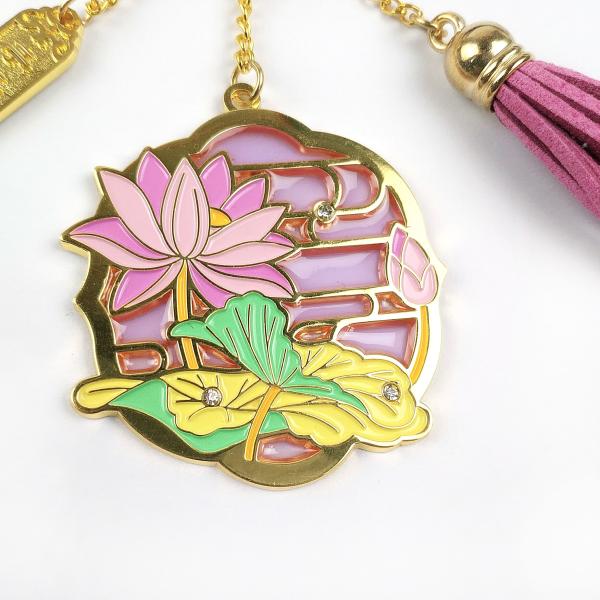 Quality Antique Gold Enamel Keychain Custom Secure Key Holding Functionality for B2B for sale