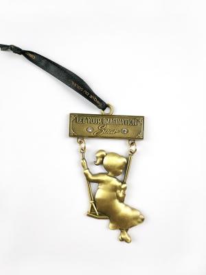 China Ervaar nostalgie en verwondering met Dreamer's Swing Cirque du Soleil Verbeelding Ornament Aanpasbare metalen afwerking Te koop