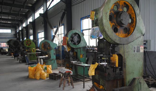 Hengshui Qualified Filter Screen Co., Ltd. factory production line 1