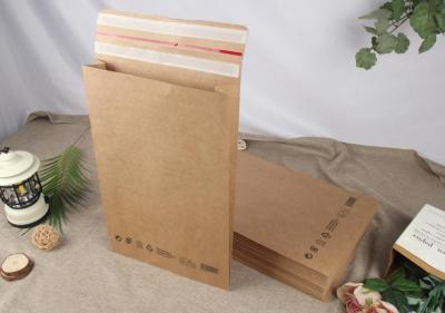 Cina Carta kraft con fondo affilato Bollettine di posta Carta in rilievo Borse di posta sostenibili in vendita
