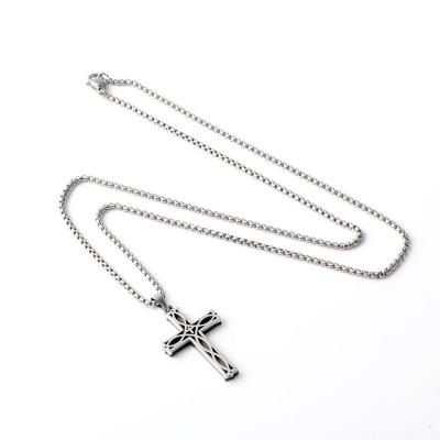Cina Nuovi gioielli in acciaio inossidabile con disegni alla moda e personalizzati, collana scavata, semplice pendente di croce maschile in vendita