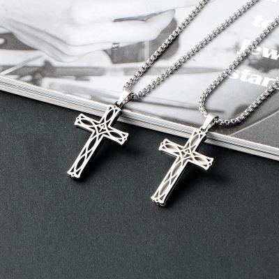 Cina Nuovi gioielli in acciaio inossidabile con disegni alla moda e personalizzati, collana scavata, semplice pendente di croce maschile in vendita