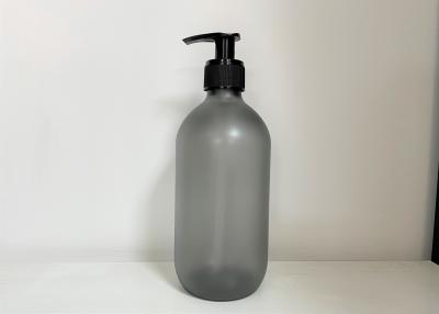 Cina Pompa del nero dello sciampo 450ml 550ml Grey Frosted Plastic Bottle With in vendita