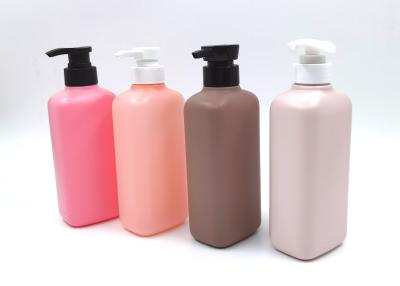 Cina Bottiglia di plastica vuota 610ml del lavaggio del corpo con la pompa nera della lozione in vendita