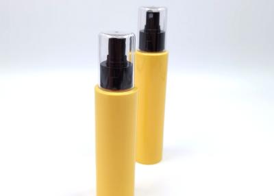 中国 黒いスプレーヤーの透明なコップ120ml 150mlが付いている明るく黄色い空の化粧品のびん 販売のため