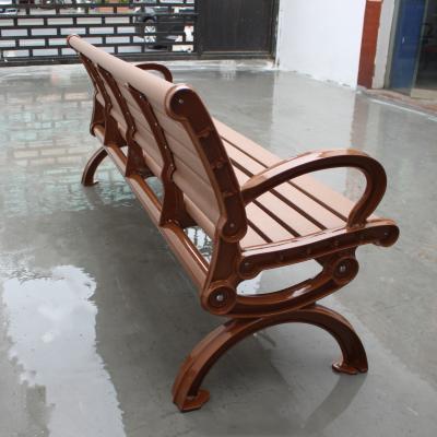 Cina Panchina di legno tradizionale da giardino rustico con materiale composito riciclabile in vendita