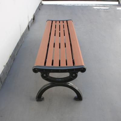 Cina Panchina di legno tradizionale da giardino rustico con materiale composito riciclabile in vendita