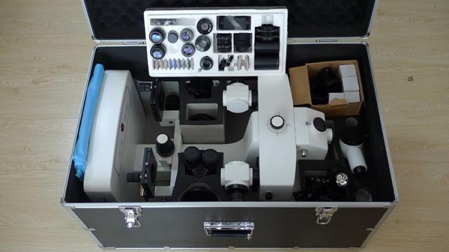 Microscope comparison function in use