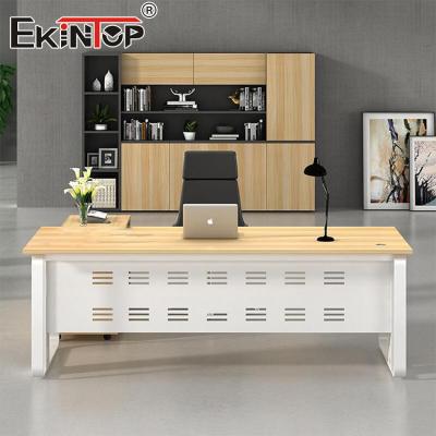 Cina Walnut Sturdy Wood Desk Manager Desk Designer Desk per ufficio in vendita