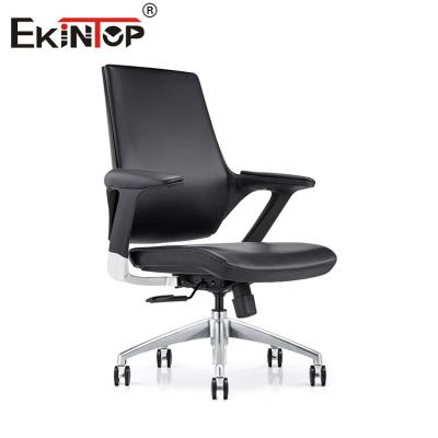 China Cadeira de couro preta de baixo custo com parte de trás moderna Cadeiras de quarto de descanso personalizadas à venda