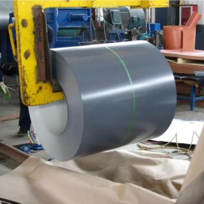 中国 SGCC亜鉛は電流を通された鋼鉄コイルZ40 Z60に熱い浸された0.12MM - 6MMの厚さ塗った 販売のため