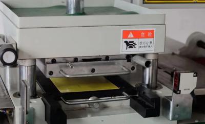 Cina Stampo flessibile piatto per la stampa di etichette di taglio a superficie piana Adesivo per etichette sensibile alla pressione in vendita