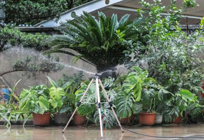 Cina Double Nozzle Rotate 360 Sprinkler for Quick Connect Agriculture Irrigation Efficiency in vendita