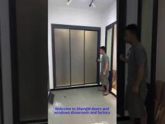 Aesthetische eigenschappen Schommel naar links Aluminium vouwglasdeuren Aluminium glas tweevoudige deuren