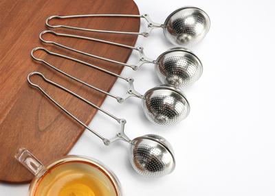 Cina Palla di tè d'incisione fine dei fori di norma 5.0cm FDA/di LFGB Infuser con la maniglia improvvisa in vendita