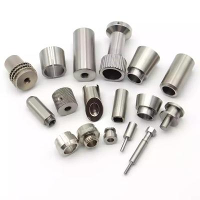 Cina Parti di fresatura in metallo personalizzate per tornio in acciaio inossidabile d'ottone Parti di tornitura CNC lavoranti in alluminio anodizzato in vendita