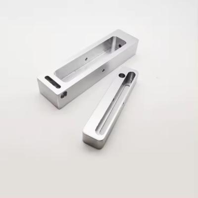China Machined Aluminum Copper Titanium Alloy Milling Parts Machining Service Screws Pins Shaft Parts Custom Made Stainless Pa Te koop
