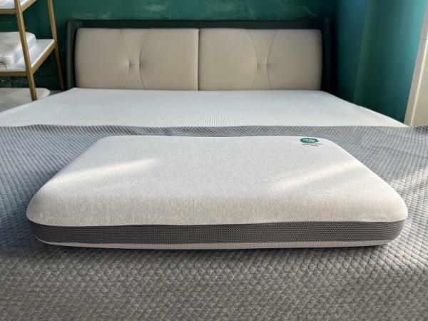 Quality Comfort Soft Memory Foam Pillow Easy Maintenance For Sleep Serenity for sale