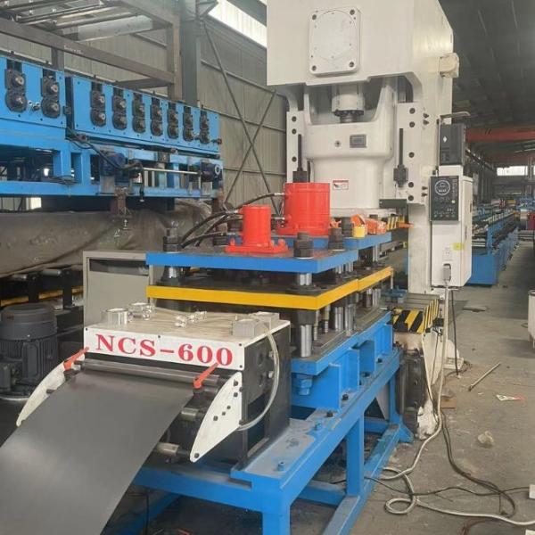 Macchina di produzione di impalcature completamente automatica Taglio idraulico Spessore di rotolamento 0,7-1,2 mm