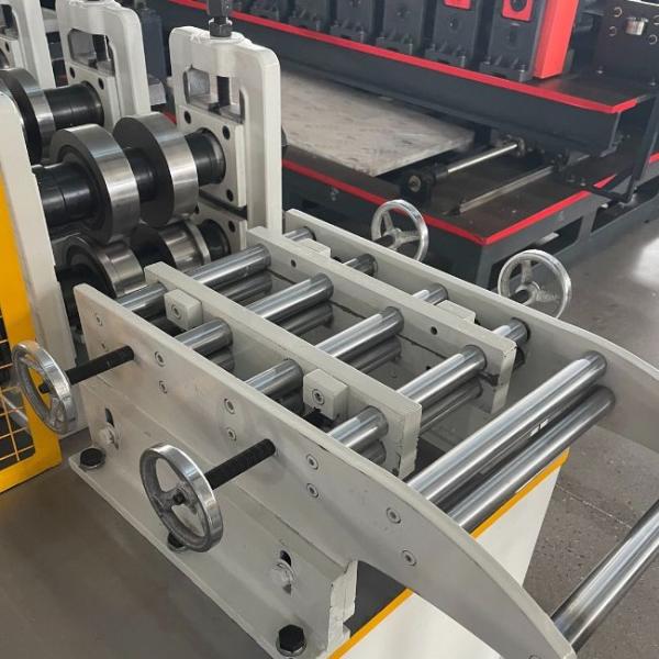 Macchine per la trasformazione di rotoli di metallo a velocità elevata 40 m/min-45 m/min