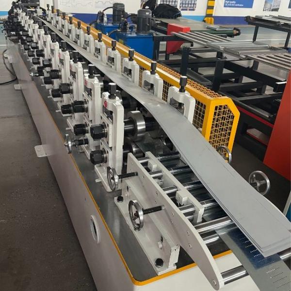 Macchine per la trasformazione di rotoli di metallo a velocità elevata 40 m/min-45 m/min