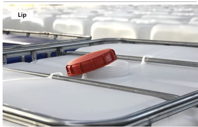 Tow bucket style IBC tank with integrated transport features