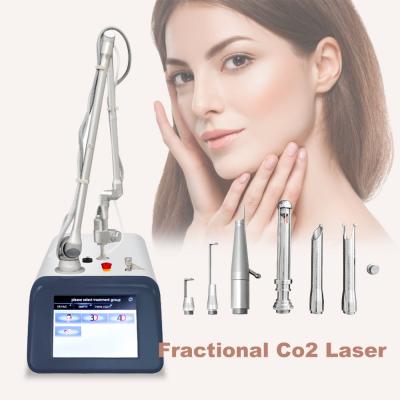 China Hautverjüngung Portable Co2 Fractional Laser Machine 10600nm zur Entfernung von Falten und Dehnungsstreifen zu verkaufen