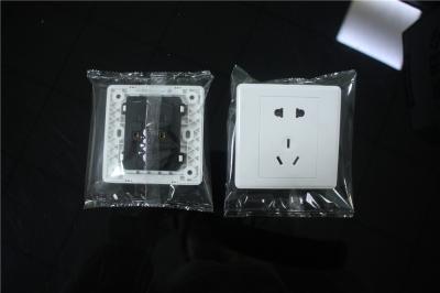 China Automatic Customized Horizontal Pillow Socket Outlet Packaging Machine for sale