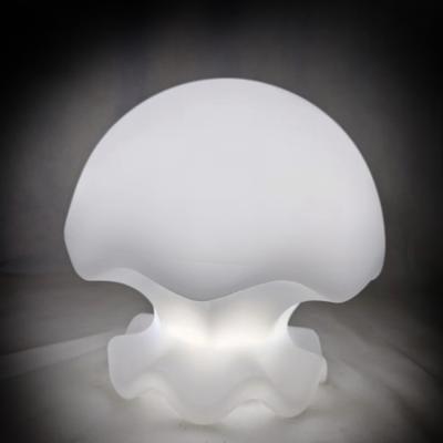 Cina Lampada da letto ricaricabile a cambiamento di colore Decorativa stile medusa in vendita