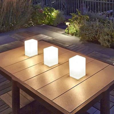China RGB Câmbio de cor LED exterior Luz de cubo Carregamento USB Controlado por controle remoto à venda