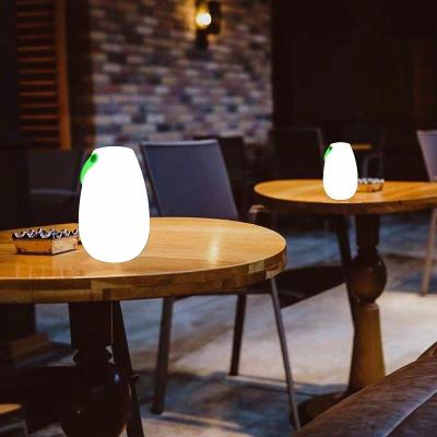 Cina 2700K CCT lampada portatile LED in plastica ricaricabile per ristorante in vendita