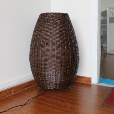 Cina artistic floor standing outdoor rattan led floor lamp in vendita