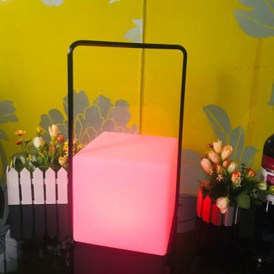 Cina Lampada LED portatile decorativa IP65 resistente all'acqua 16 colori variabili in vendita