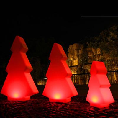 Cina outdoor led glow christmas tree shaped light for holiday in vendita