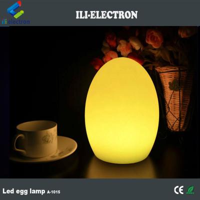 Cina Lampada a forma di uovo senza fili IP65 resistente all'acqua con base del caricabatterie in vendita
