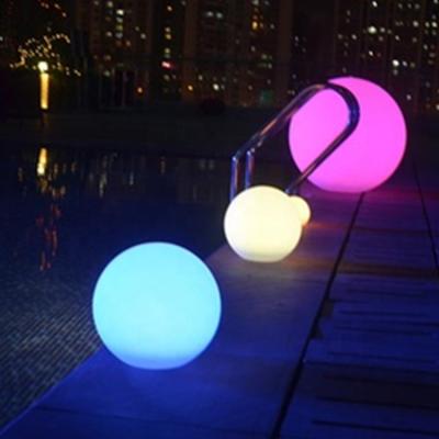 Cina PE illuminated led glow ball,waterproof swimming pool led ball lighting ball in vendita