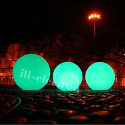 Cina PE Plastic rechargeable LED Floating Ball in vendita