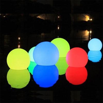 Cina colorful rechargeable floating waterproof led light ball in vendita