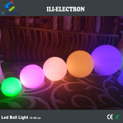 Cina plastic rechargeable battery led light ball in vendita