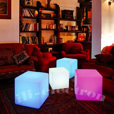 Cina Outdoor Garden Party Illuminated Lighting Cube in vendita