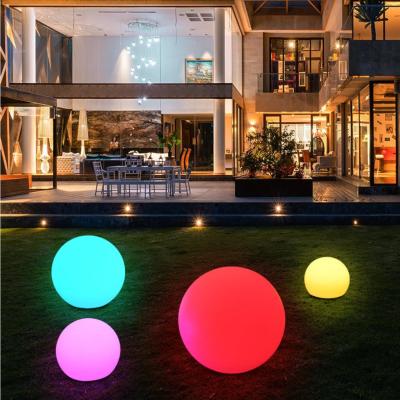 Cina 100%PE Plastic remote control rechargeable battery led light balls in vendita