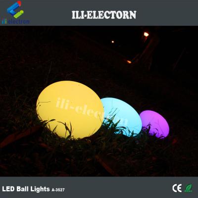 Cina 100%PE Plastic remote control rechargeable battery led light balls in vendita