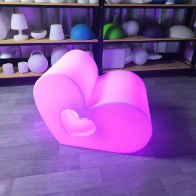 Cina Creative Colorful Led Glowing Heart Stools Heart Chair For Event in vendita