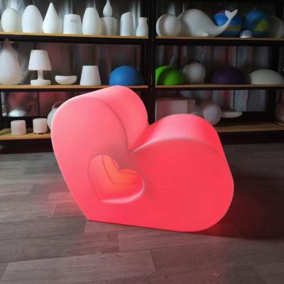 Cina Creative Colorful Led Glowing Heart Stools Heart Chair For Event in vendita
