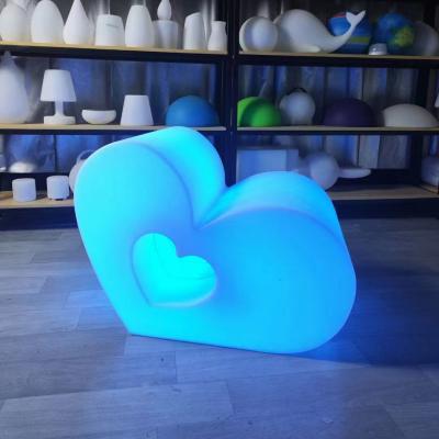 Cina Creative Colorful Led Glowing Heart Stools Heart Chair For Event in vendita