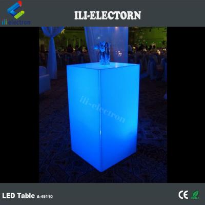 中国 充電可能なリチウム電池付きの現代的なRGBLED輝き家具テーブル 販売のため
