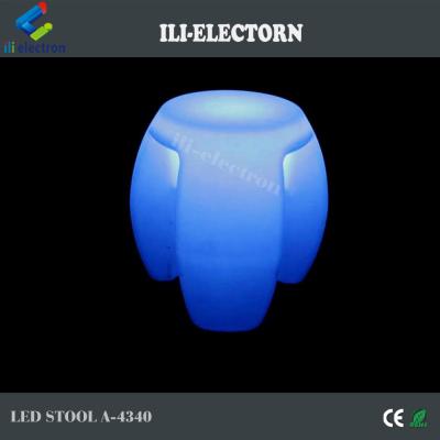Cina Popular plastic led bar stool with rechargeable battery in vendita